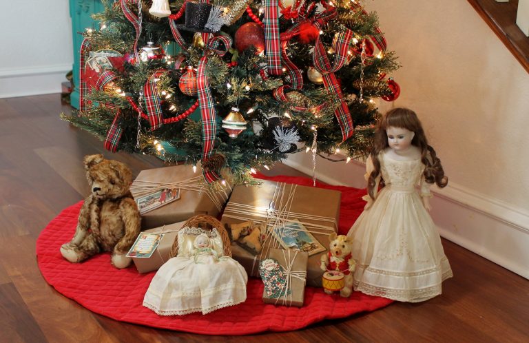 Create A Dickens Christmas - Decor To Adore