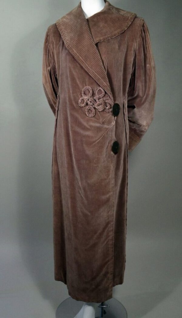 An 1890's Victorian Sporting Outfit - Decor To Adore